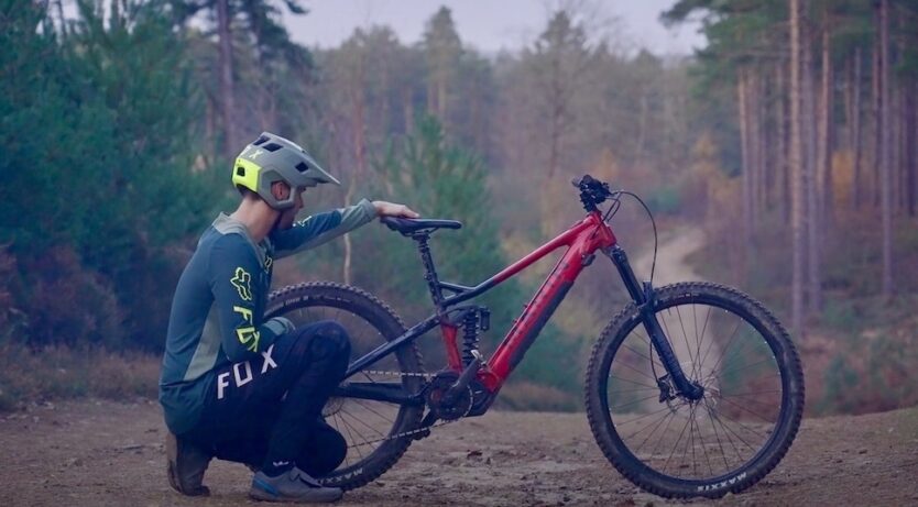"Incredibilmente divertente" - Rob guida la EMTB sull'itinerario alpin ...